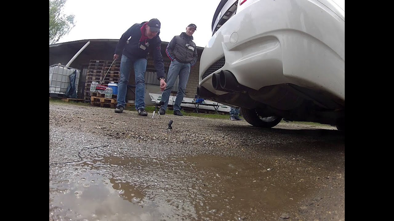BMW M3 E92 Soundcheck Akrapovic - YouTube