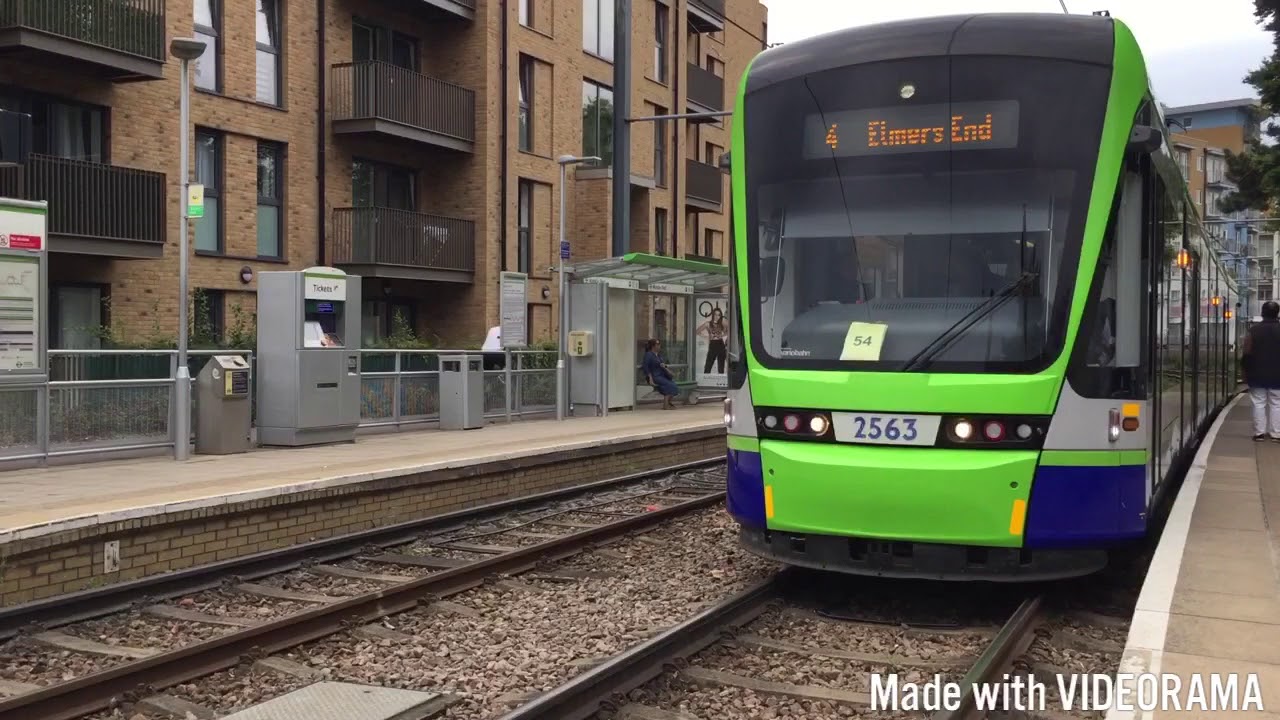 London Tramlink at Wandle Park - YouTube