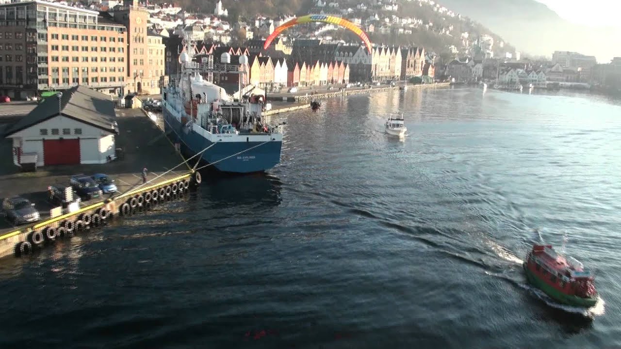 Paragliding inside Bergen centrum-Xtreme Team Lierne HD - YouTube