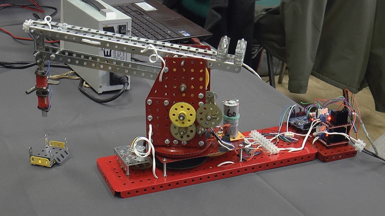 Computer-Controlled Crane - YouTube