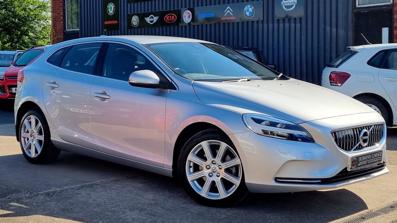 2018 (68) Volvo V40 T3 Inscription 2.0 5Dr in Bright Silver. 8671 Miles ...