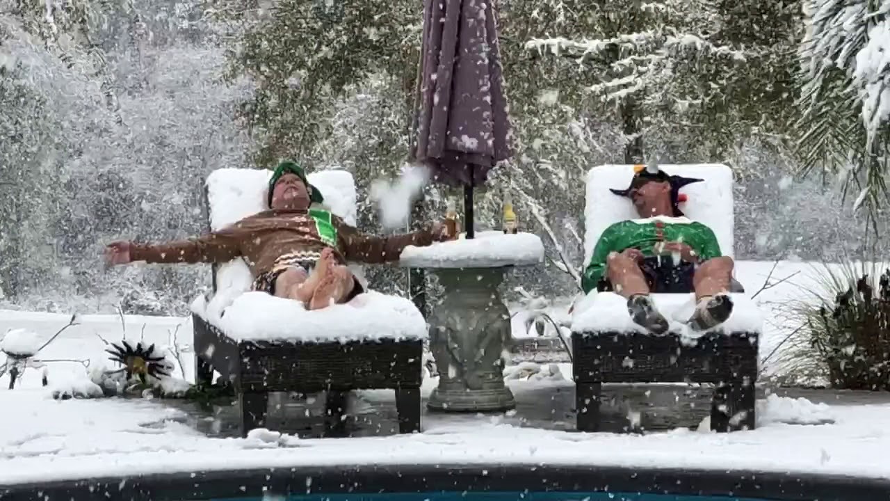 Swimming in the snow 2017 - YouTube