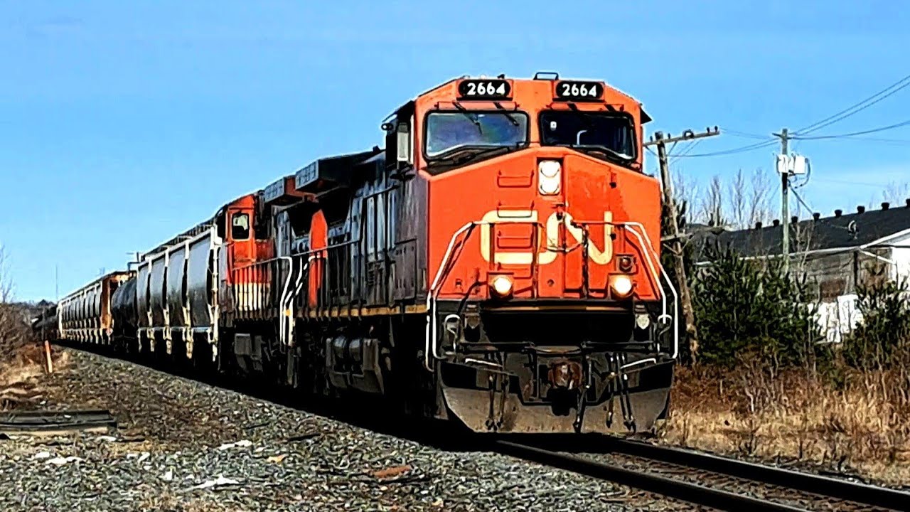3/30/24 DASH-9 DUO! CN C44-9W Teardrop 2664 w/ Nice P3 Leads Local Manifest Train 598 - YouTube