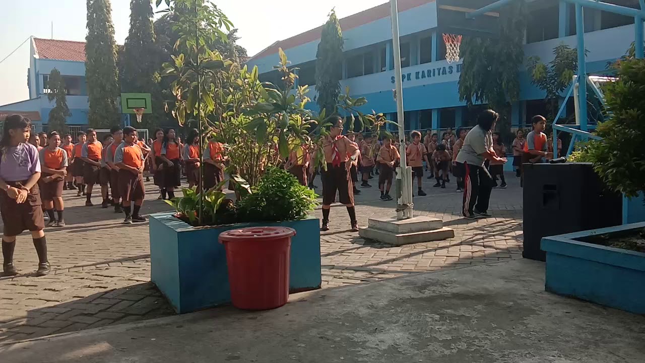 Senam maumere sdk karitas 2 Surabaya - YouTube