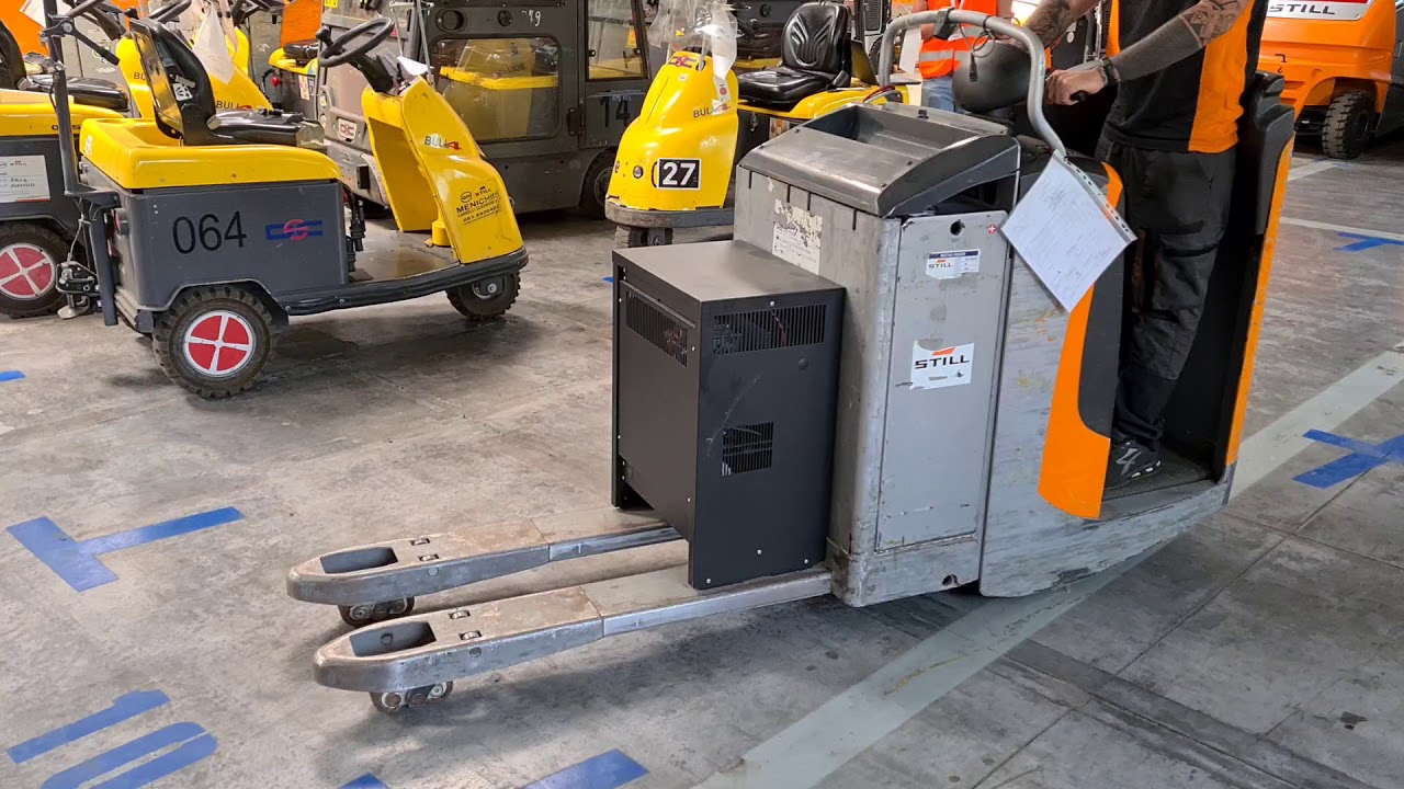 STILL EXU-S22 Pallet Truck With Operator On Board 2.2T - YouTube