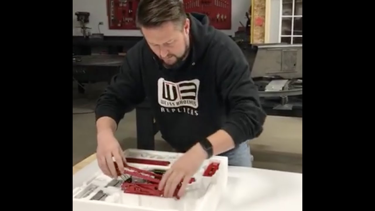 Weiss Brothers unboxing of Manitowoc MLC650 Scale Model - YouTube