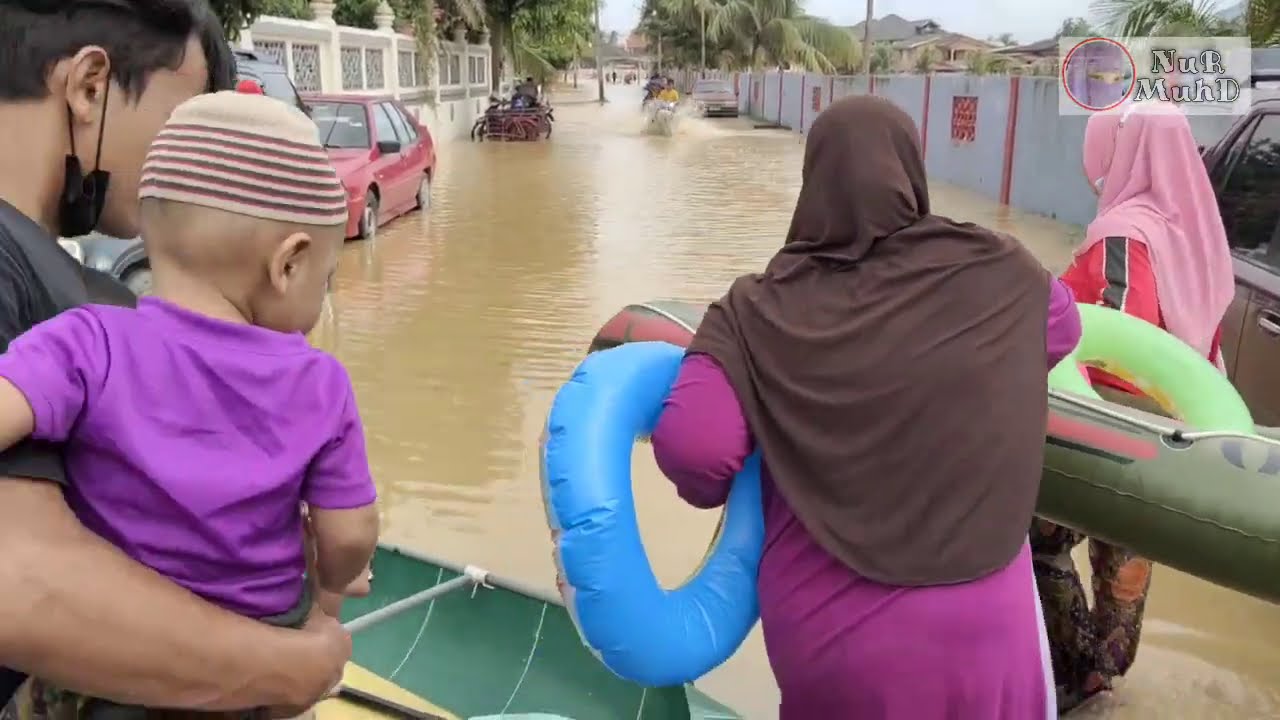 Buat Bot Sendiri Di Banjir Kampung Laut, Tumpat || Info Banjir Kelantan ...