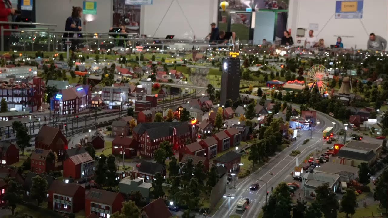 A huge HO scale modelling scenery. What do you think about it? Leeraner ...