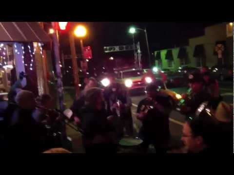 We Love You Rodney Lanier! 12.18.2011 NoDa jazz funeral march to the ...