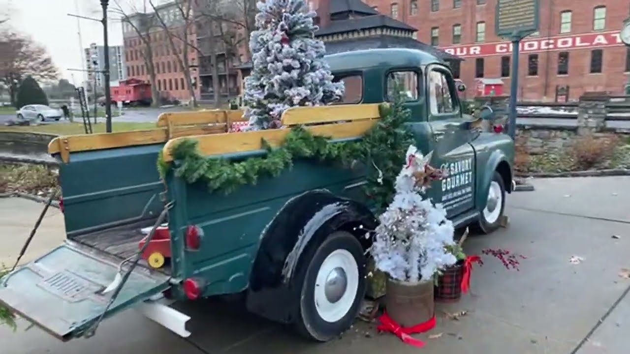 Christmastime in Lititz - beautiful & festive small town decor and ...