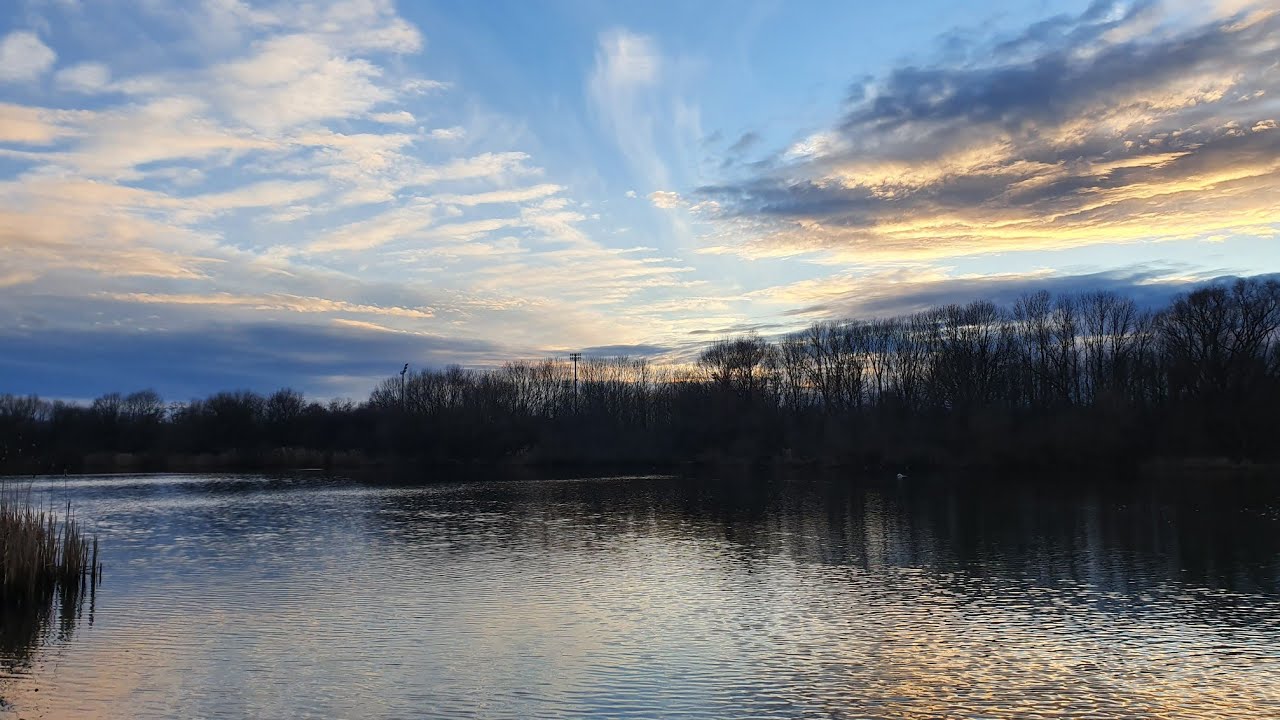 THE MOST SATISFYING AND RELAXING VIDEO EVER (sunset on the lake) - YouTube