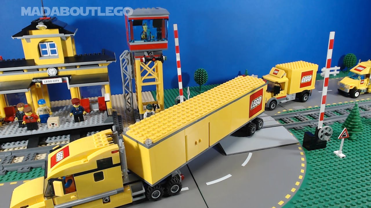 Santa Fe EMD E8B Locomotive and B Unit Train - YouTube