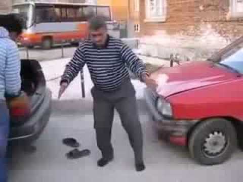 Drunk man dancing  (Sarhoş dayı şov yapıyor)