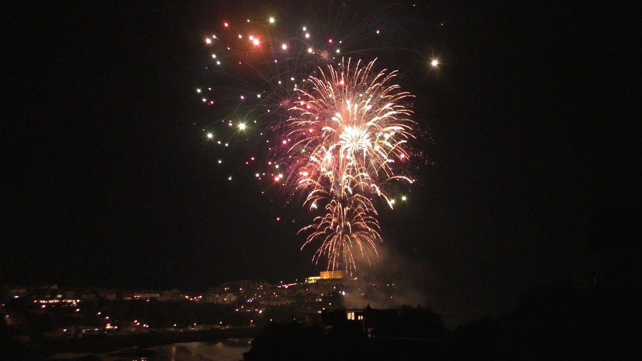 Newquay Harbour Fireworks, 5th November 2018 - YouTube