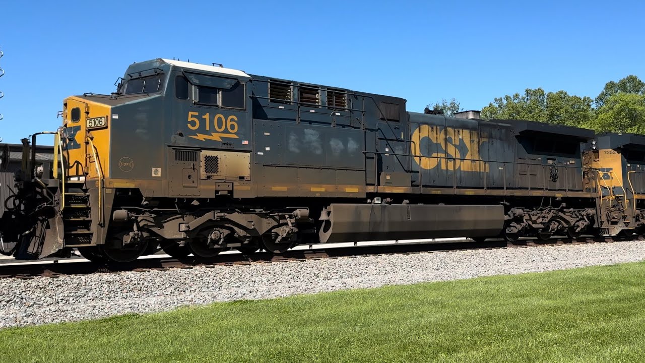 CSX M316-11 At Murraysville WV With a breed that’s becoming rare! CSX ...