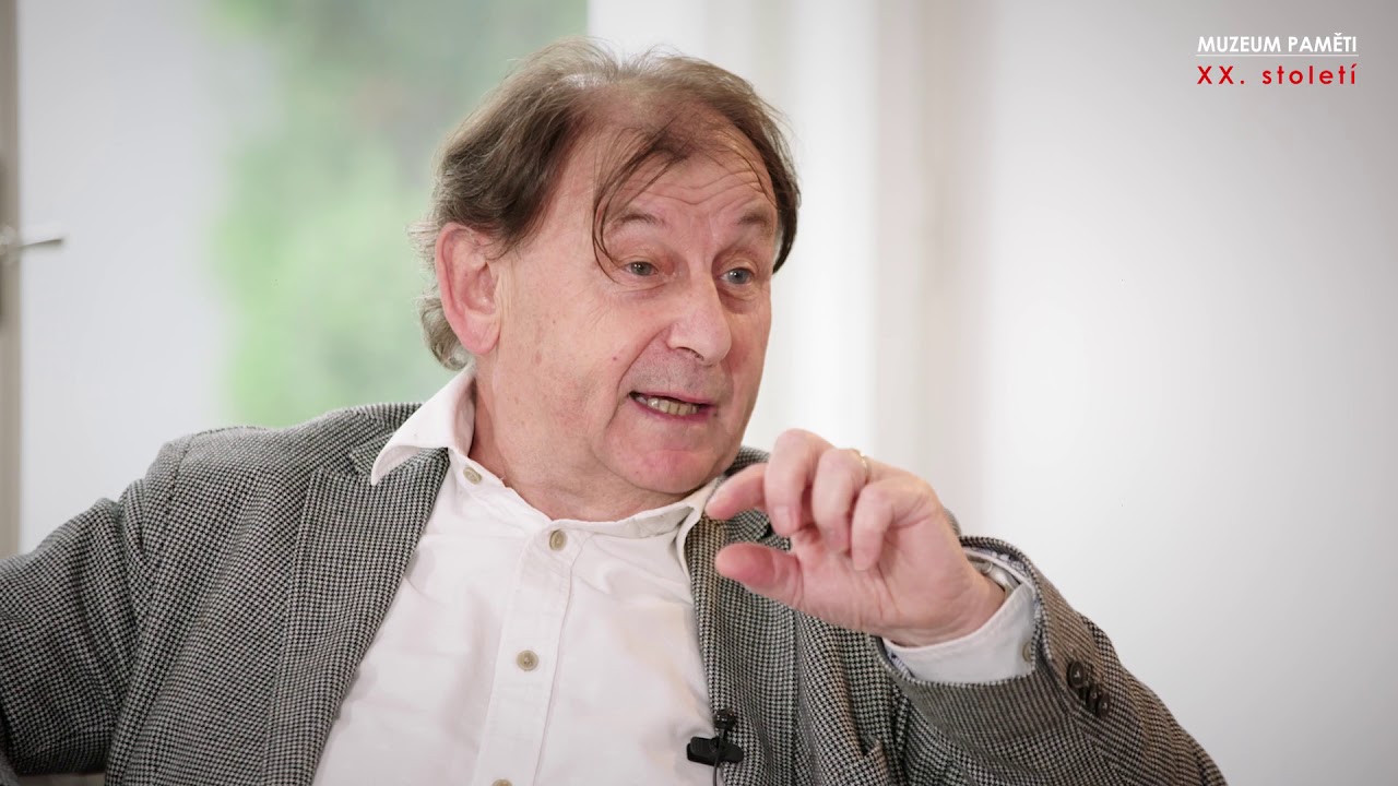 On-line diskuse KnVH: Pomníková diplomacie a hybridní válka - YouTube