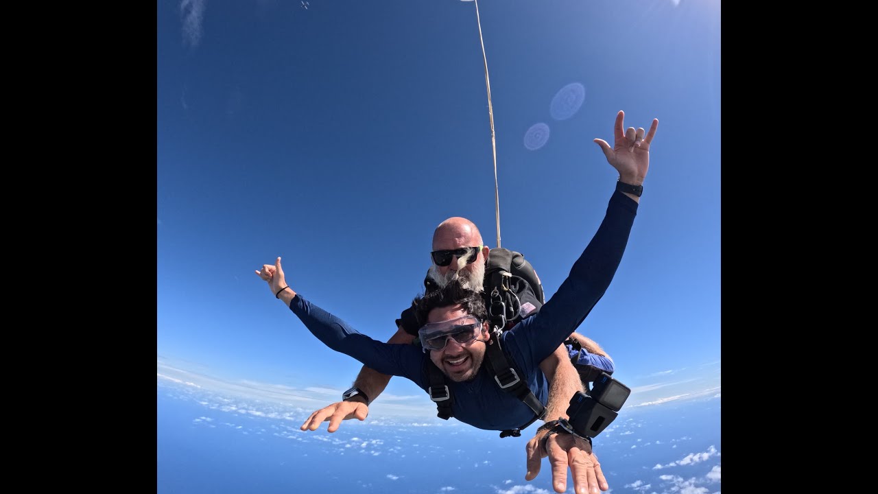 Skydiving in Oahu, Hawaii | 14,000 ft | Bucket-list Experience - YouTube