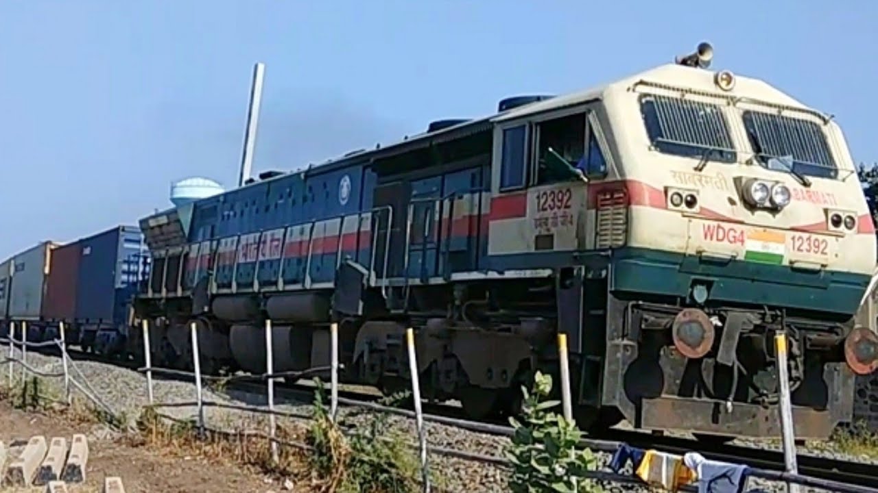 WDG4 showing their Strength of 4500 Horsepower, clip 2 - YouTube