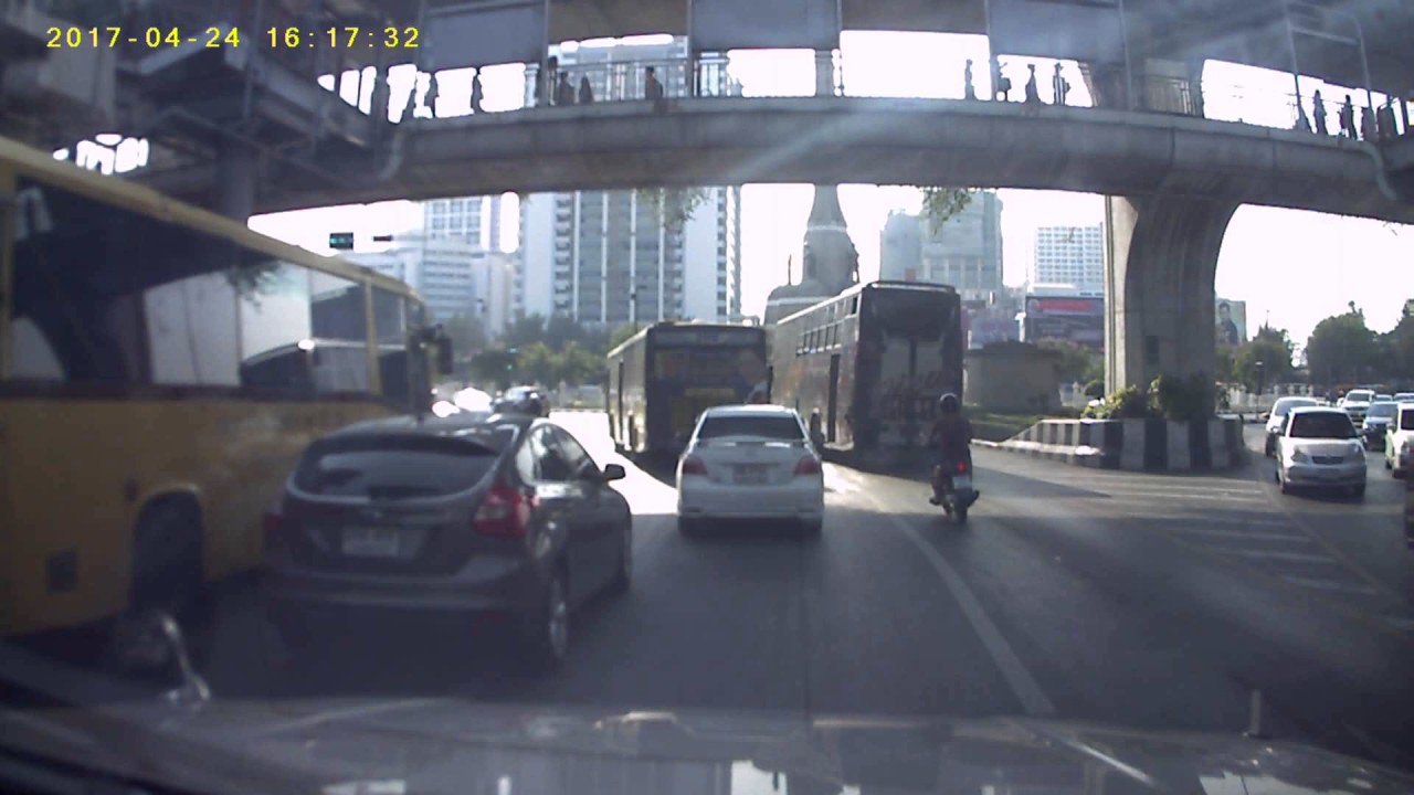 Car accident front DVR: Isuzu DMAX and Honda HRV. - YouTube