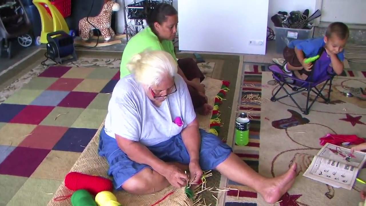 Tongan Grandma making Mats - YouTube
