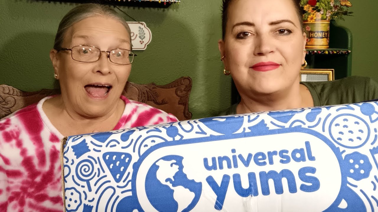 Universal Yums with Mom! 😋 - YouTube