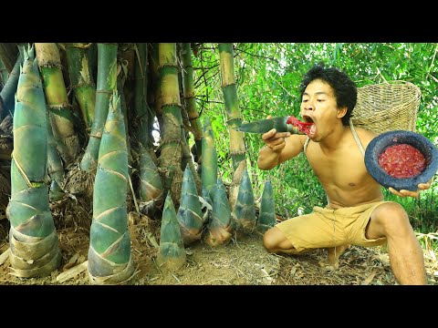 eat bamboo shoot with chili salt