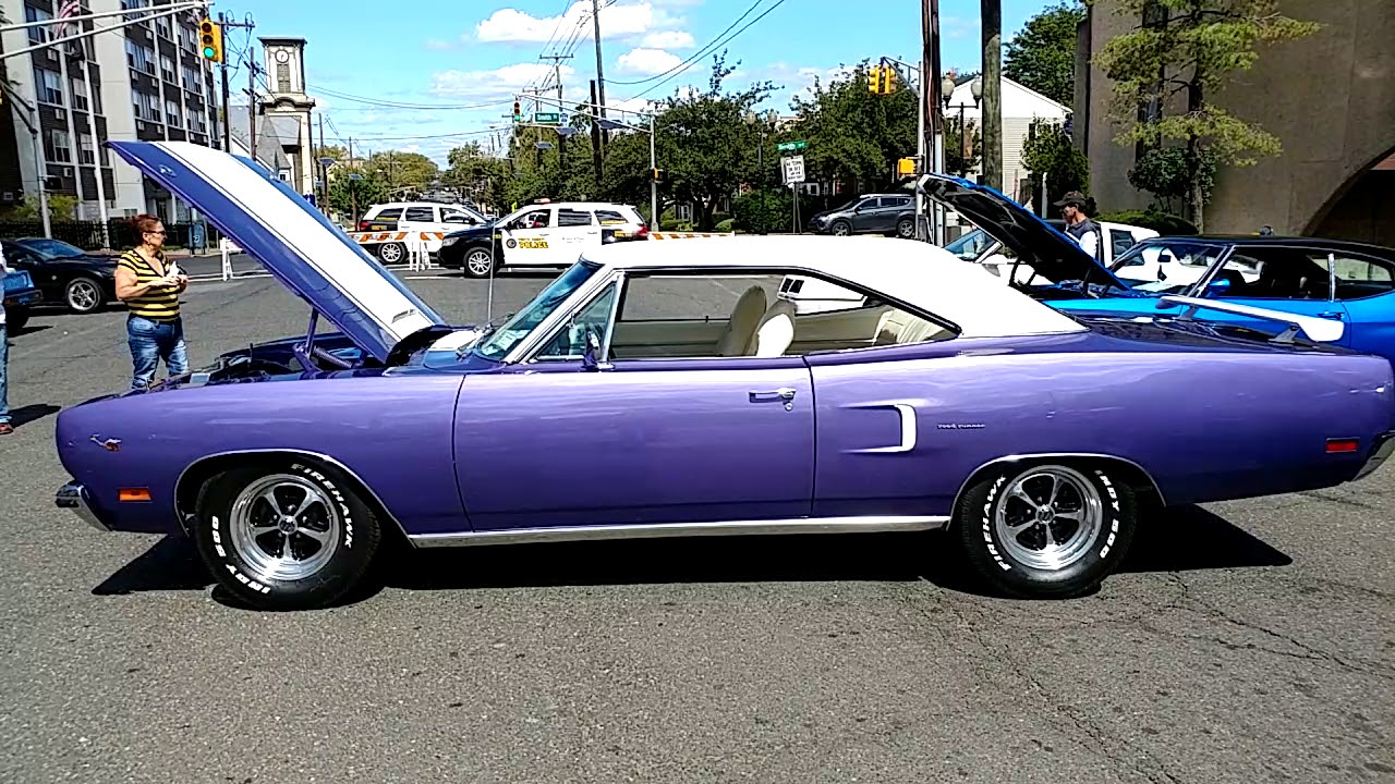1970 METALLIC LAVENDER PURPLE PLYMOUTH ROAD RUNNER NY 'CRZN1970' - YouTube