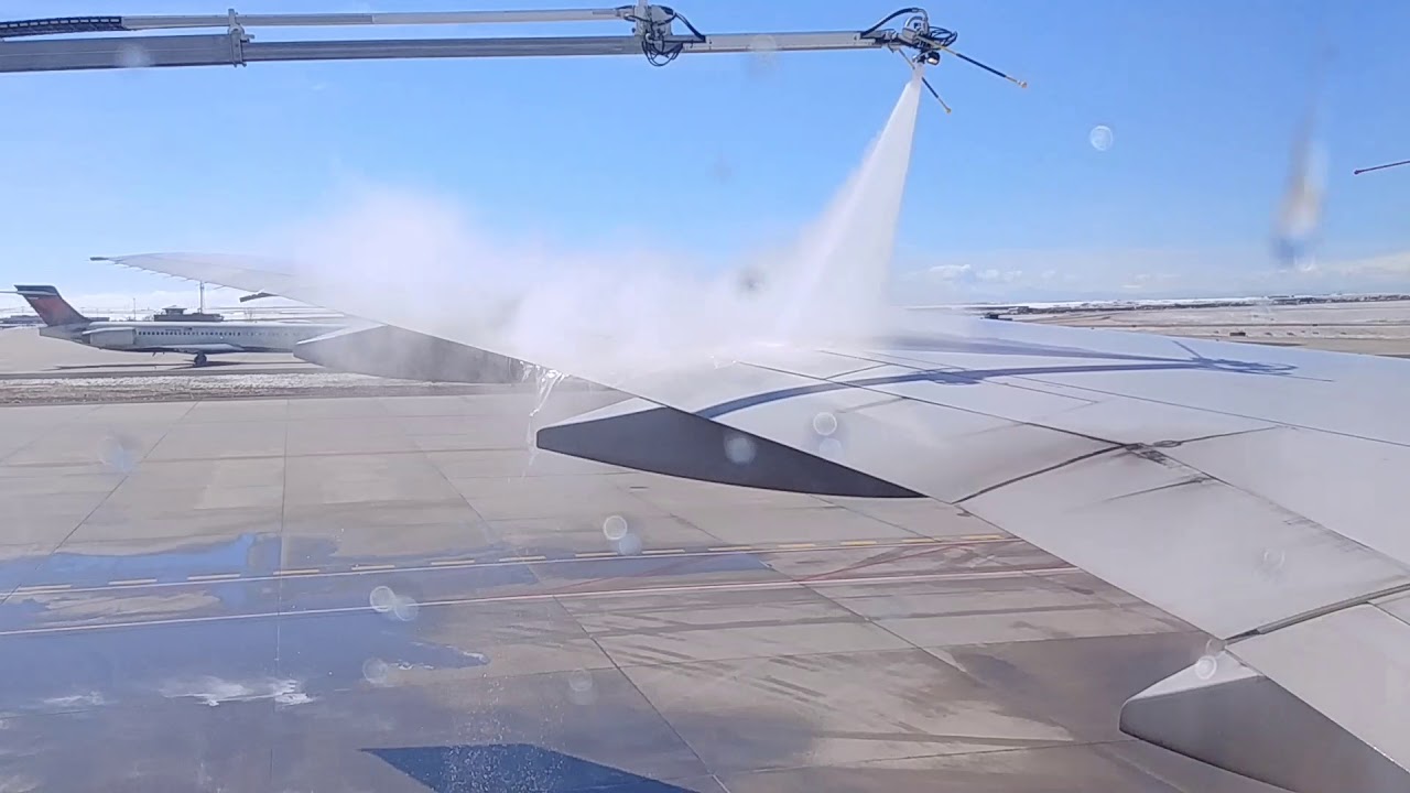United B777-200 flying Denver DEN- San Francisco SFO (with DEICING ...
