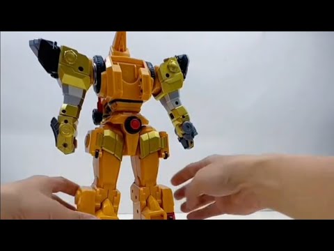 Dino Core Golden Ultimate D-Buster Tyranno | 7-in-1 Dinosaur to Robot ...