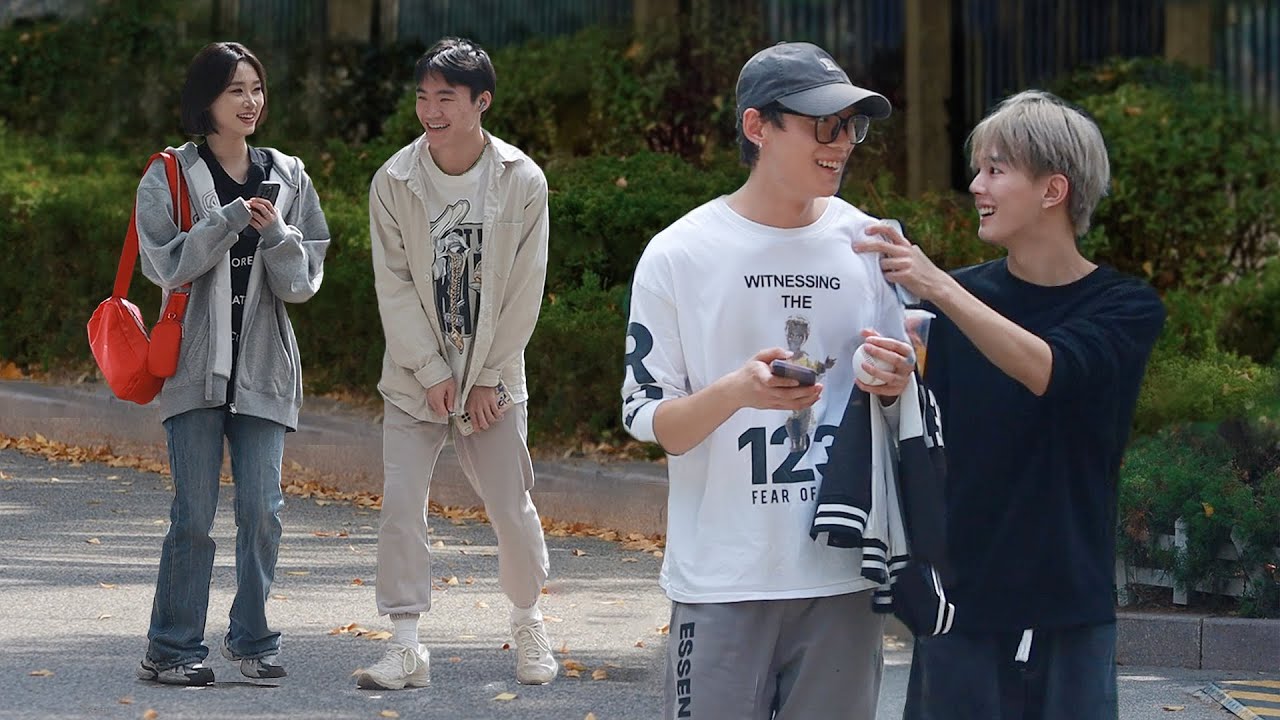 Saying Cheesy Pickup Lines to Men | Prank “快主动点”当女生对男生说土味情话，一旁的朋友简直是神助攻 ...