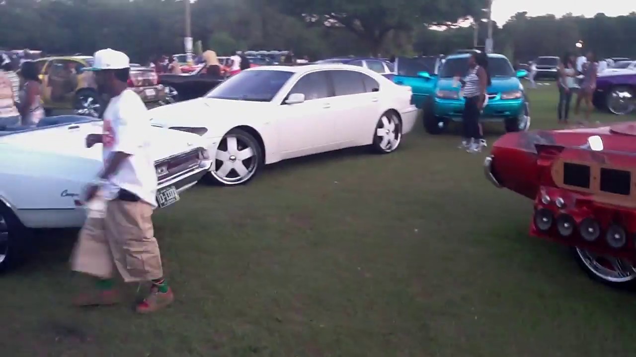 Hummer on 32's - YouTube