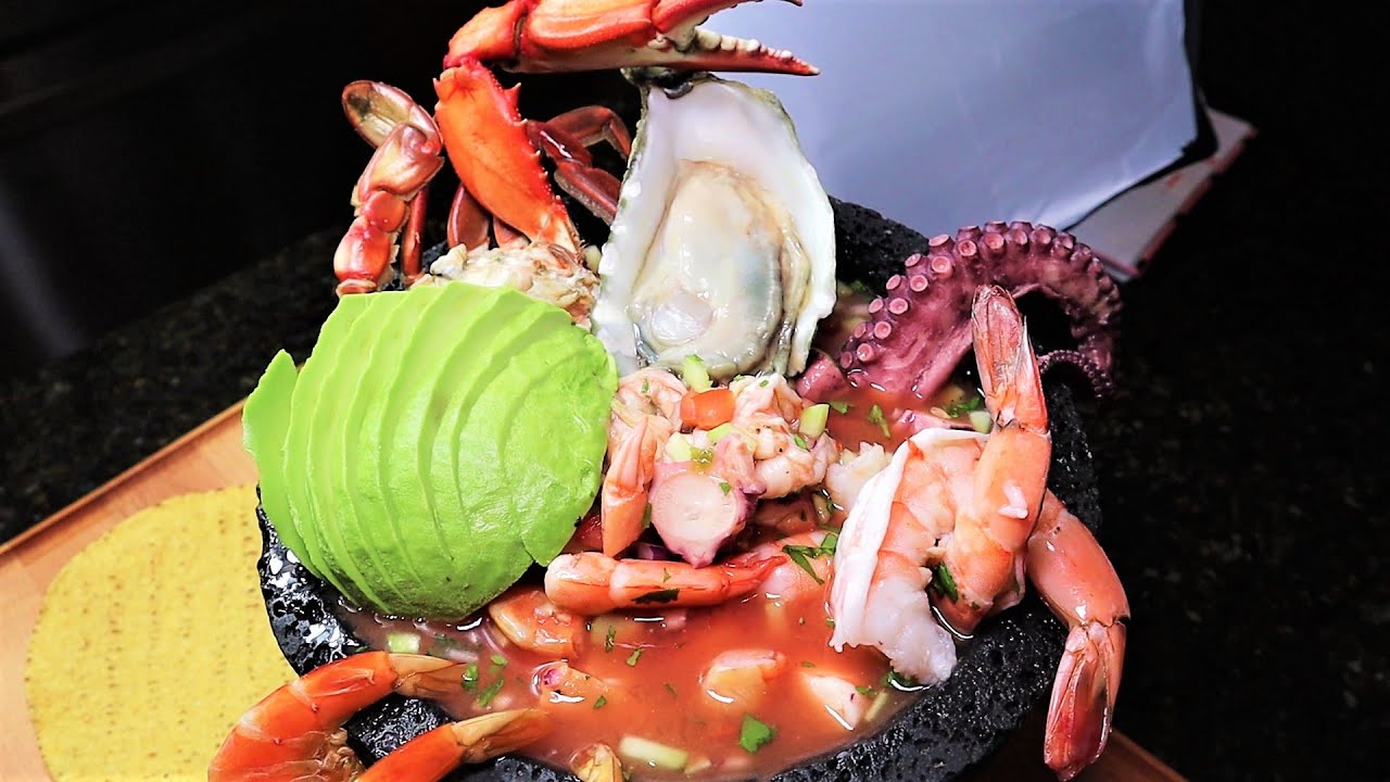 Molcajete De Mariscos " EL KRAKEN" - YouTube