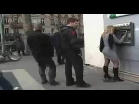 Sokakta parmak şakası