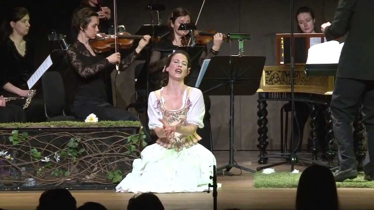 Soprano Florie Valiquette, Hush ye pretty warbling choir. - YouTube