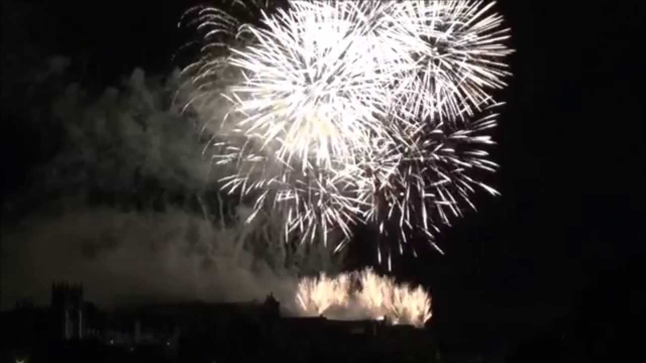 Edinburgh Fringe Fireworks @ Edinburgh Castle 31/8/15 Part 1 - YouTube
