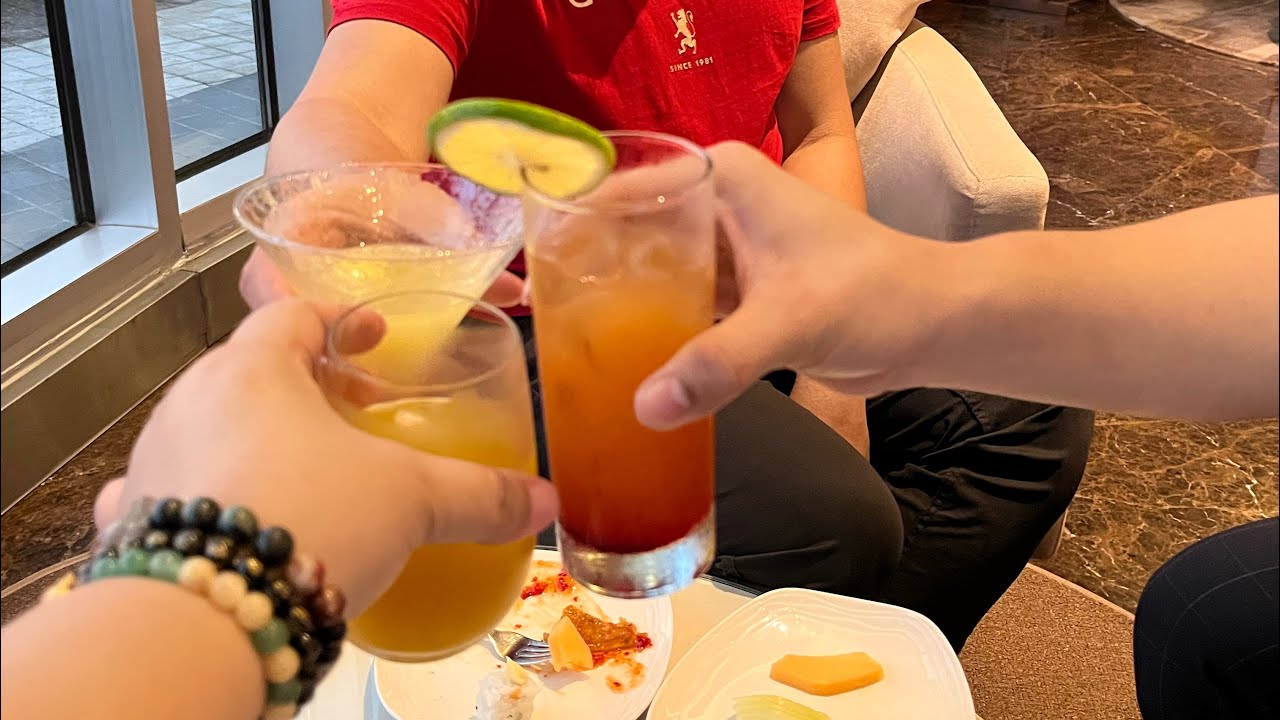 Cocktails at the Premier Lounge, Novotel Manila - YouTube