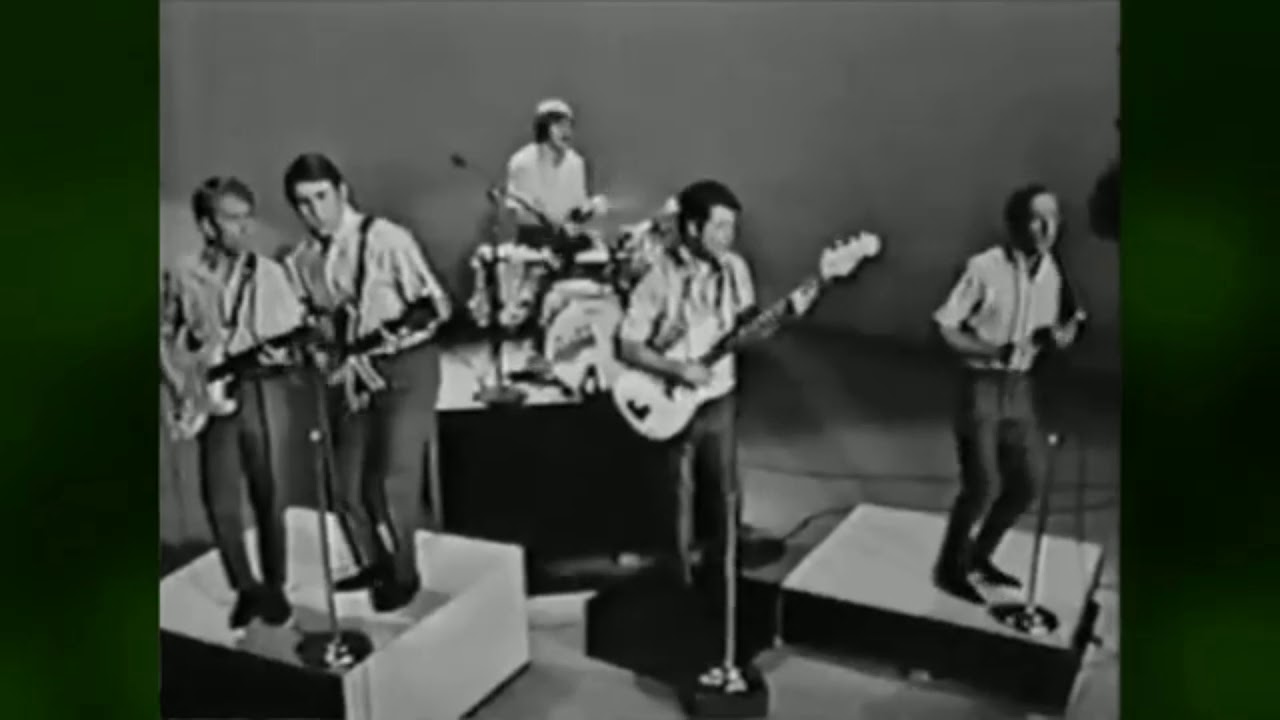 Beach Boys - Little Saint Nick SHRED - YouTube