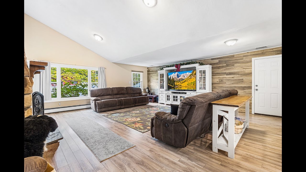 1066 Old Town Rd Coram, NY | Shawn May Photography - YouTube