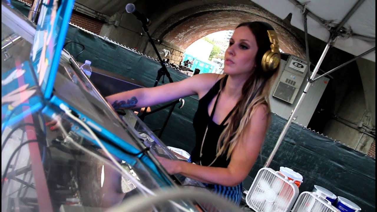 DJ Ivy on the Red Bull Stage at #BunburyFestival - YouTube
