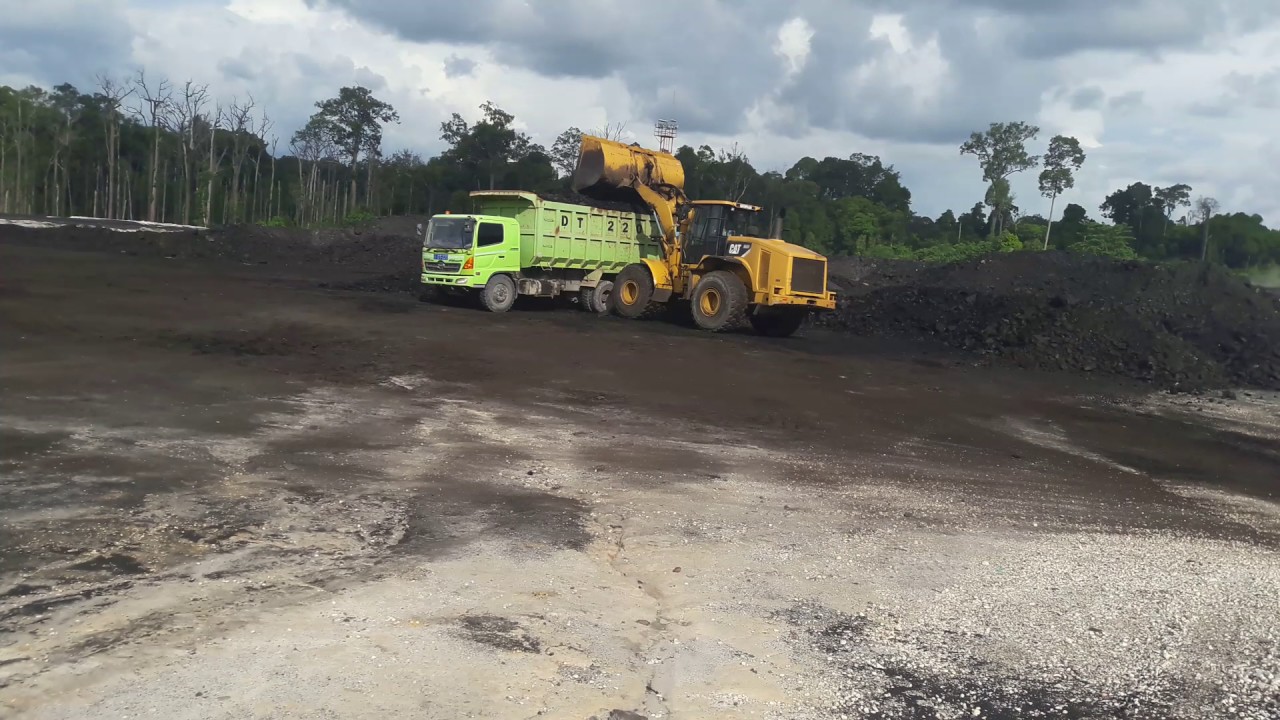Loading Coal At stockpile with wheelloader. - YouTube