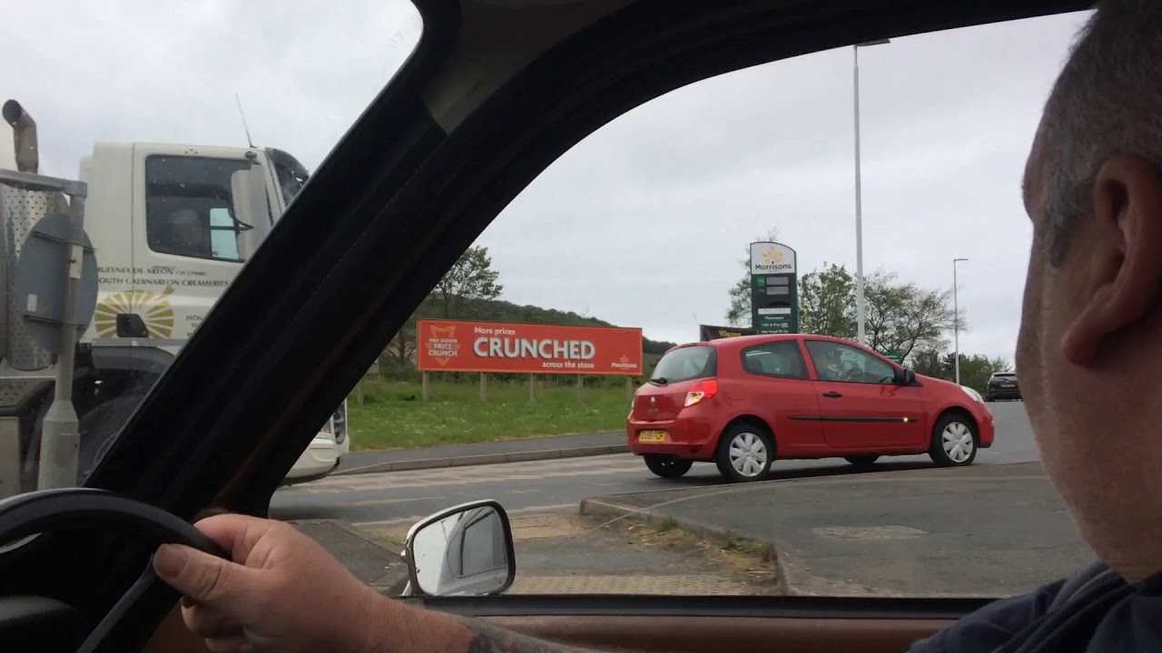 Car Crash By The Roundabout - YouTube