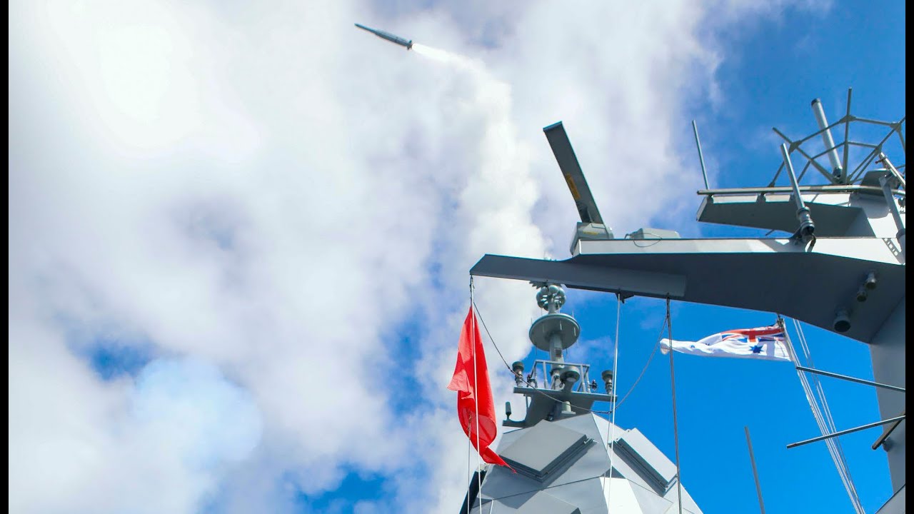 HMAS Arunta missile firing at RIMPAC 2020 - YouTube