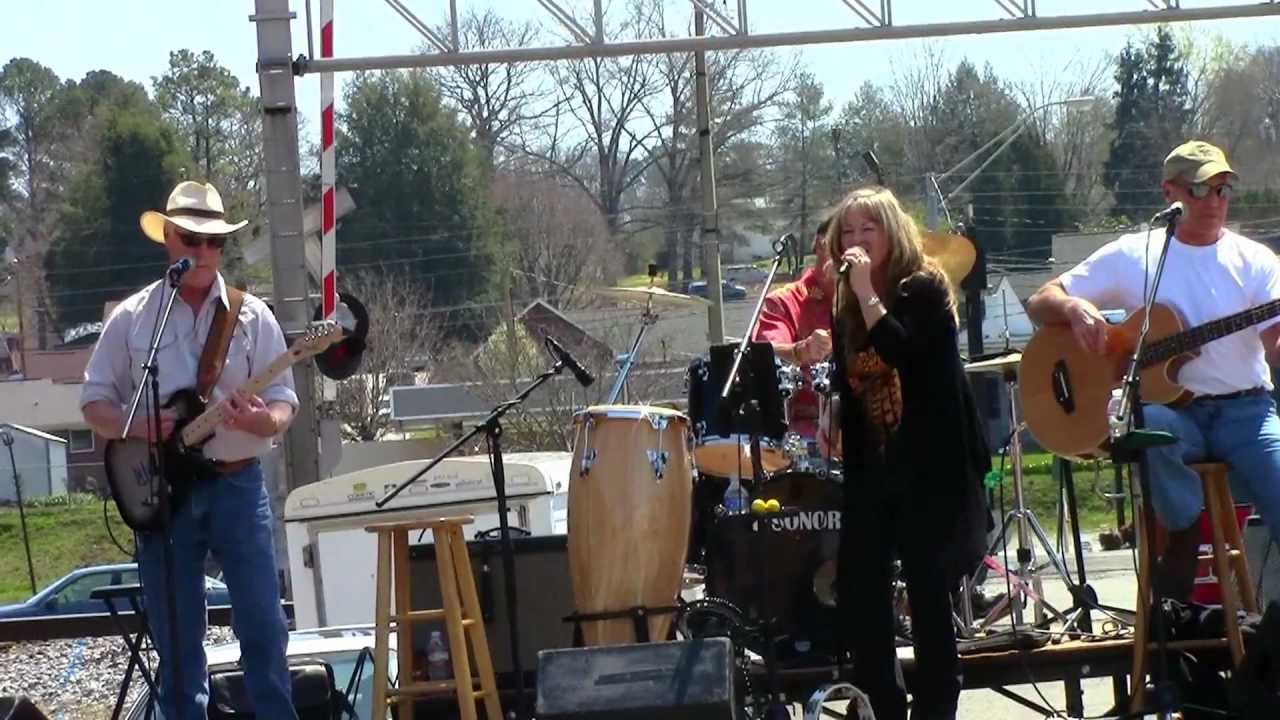 Southern Star Band Performs Locomotion - YouTube