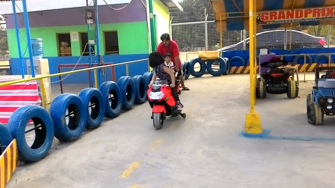 Uno motorcycle ride on his own - YouTube