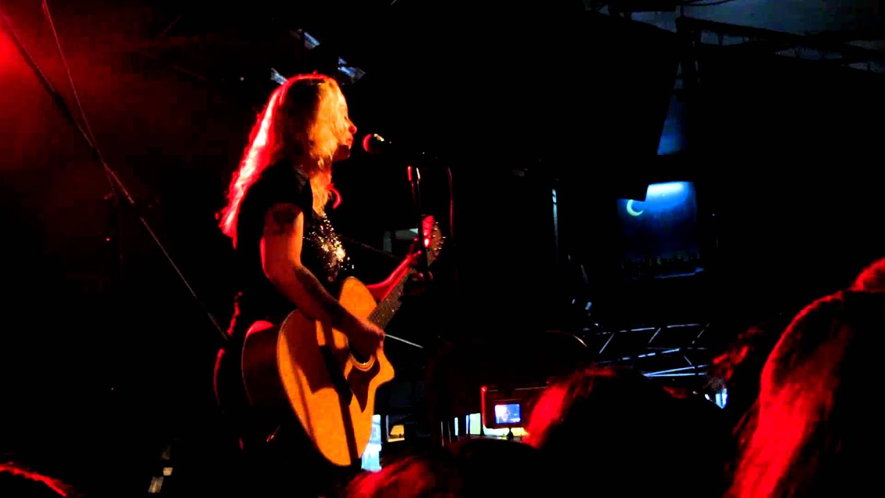 Anneke van Giersbergen - Beautiful One (07.01.2012, Plan B Club, Moscow ...