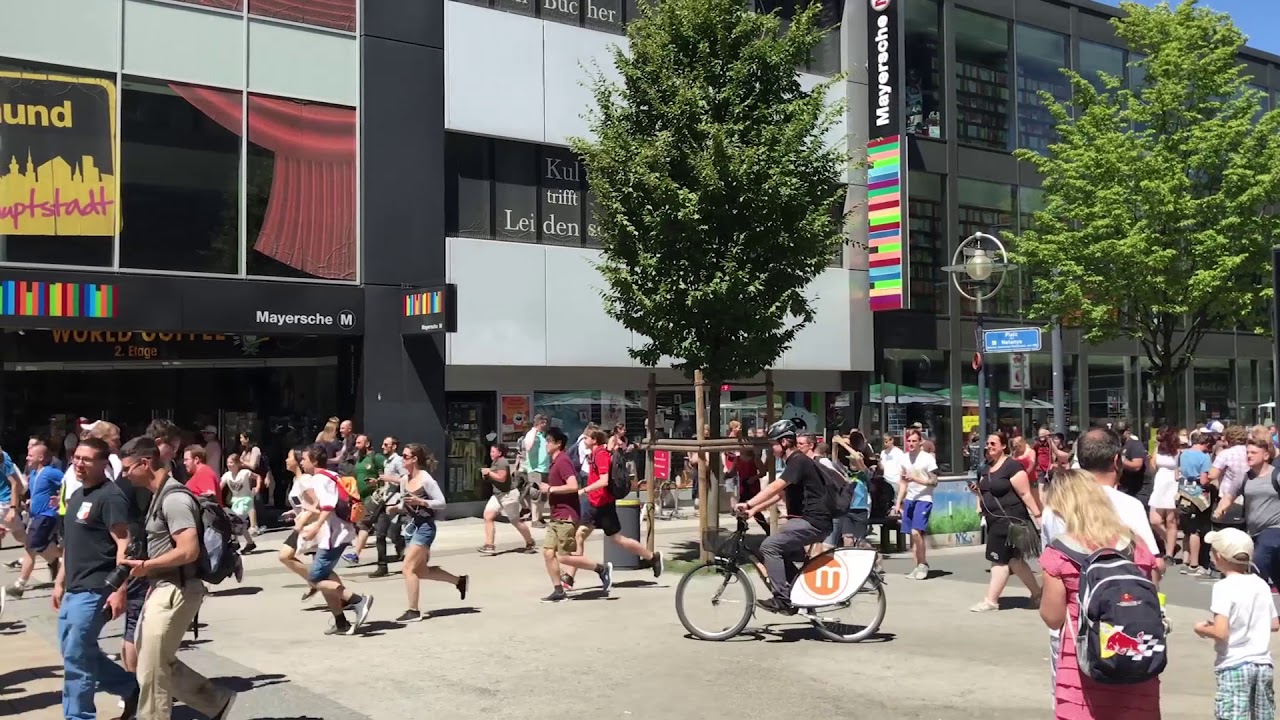 Pokemon GO Crowd running – Dortmund Safari Zone 100% Unown, Larvitar ...