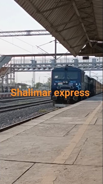 Shalimar express train #shalimarexpress #railways #train #subscribekro - YouTube