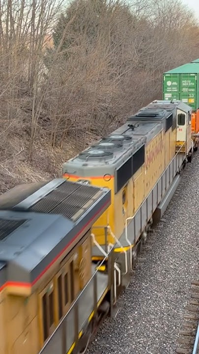 UP 7884 Leads UP ZG2BRB with A UP SD70M Trailing 4th - YouTube