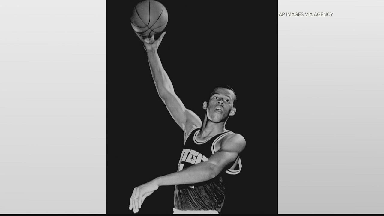 Atlanta Hawks Lou Hudson gets the greatest honor in NBA - YouTube