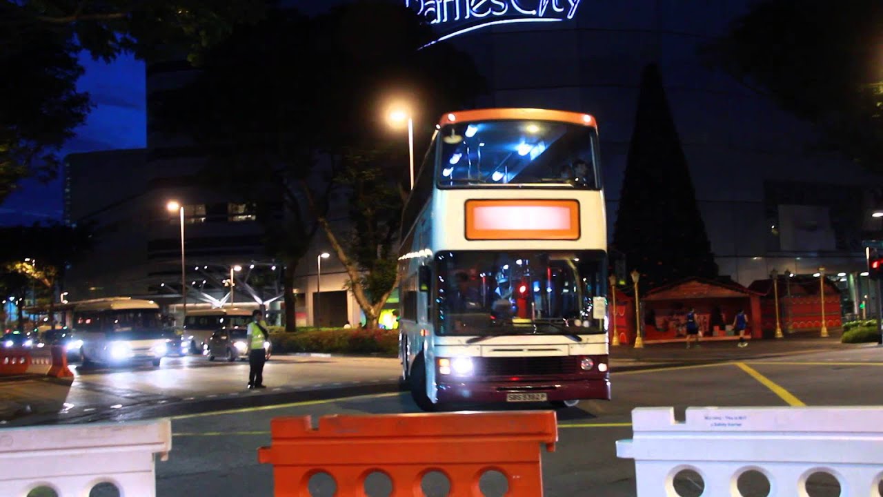 SBS Transit Service 51 reverses at junction - YouTube